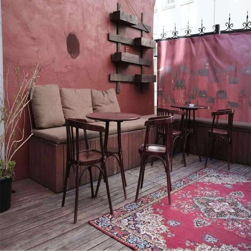 Red Rugs: Stylish Bedroom Decor Ideas and Color Combinations