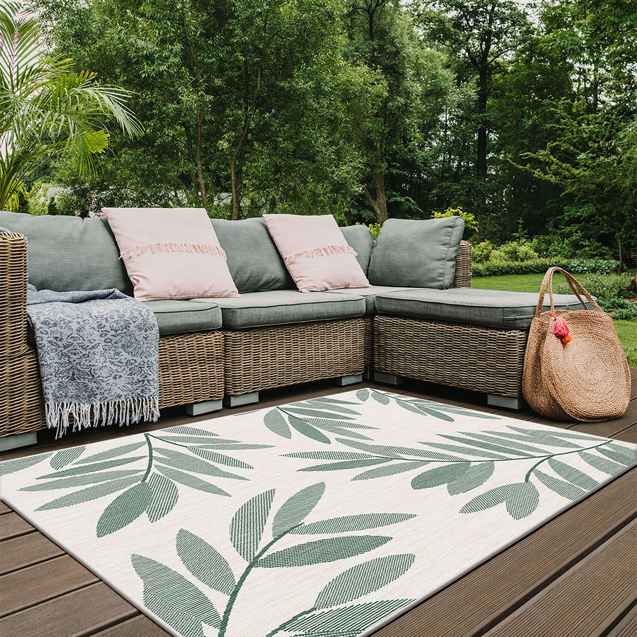 Trailing Leaves Design Reversible Outdoor Rug in Green & Brown – The Rugs